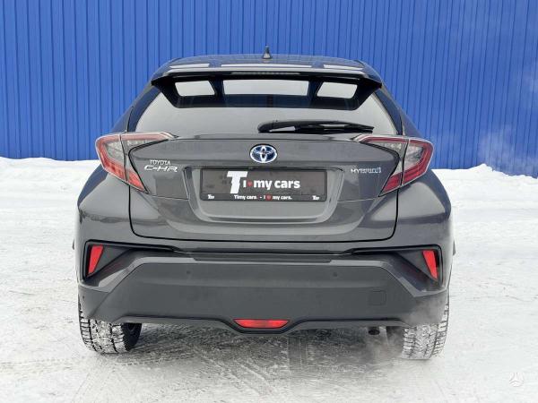 Grey Toyota C-HR 2019 in Kaunas, with an engine capacity of 1.80 L and mileage of 93 thousand km for 17900 €, photo 4 on AUTOMOTO.COM.LV