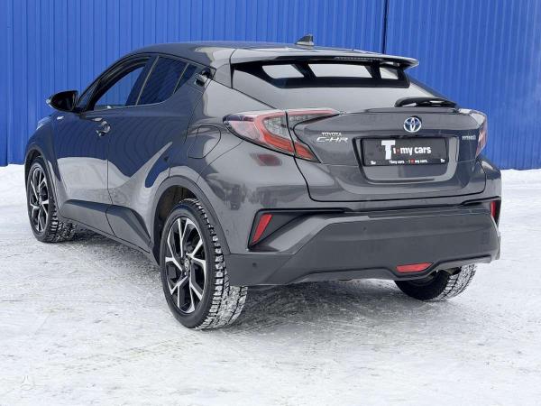 Grey Toyota C-HR 2019 in Kaunas, with an engine capacity of 1.80 L and mileage of 93 thousand km for 17900 €, photo 6 on AUTOMOTO.COM.LV