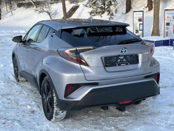 Pelēks Toyota C-HR 2019 Kauņa, ar dzinēja tilpumu 1.80 L un nobraukumu 195 tūkst. km par 16950 €, foto 2 vietnē AUTOMOTO.COM.LV