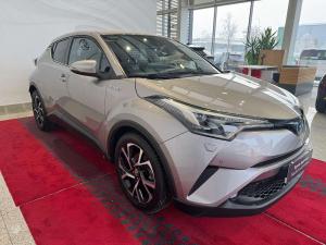 Pelēks Toyota C-HR 2019 Šauļi, ar dzinēja tilpumu 1.80 L un nobraukumu 118 tūkst. km par 18900 €, foto 2 vietnē AUTOMOTO.COM.LV