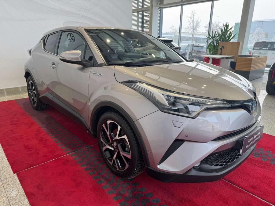 Pelēks Toyota C-HR 2019 Šauļi, ar dzinēja tilpumu 1.80 L un nobraukumu 118 tūkst. km par 18900 €, foto 2 vietnē AUTOMOTO.COM.LV