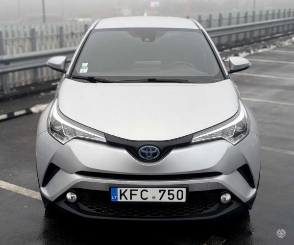 Grey Toyota C-HR 2019 in Vilnius, with an engine capacity of 1.80 L and mileage of 143 thousand km for 16300 €, photo 3 on AUTOMOTO.COM.LV
