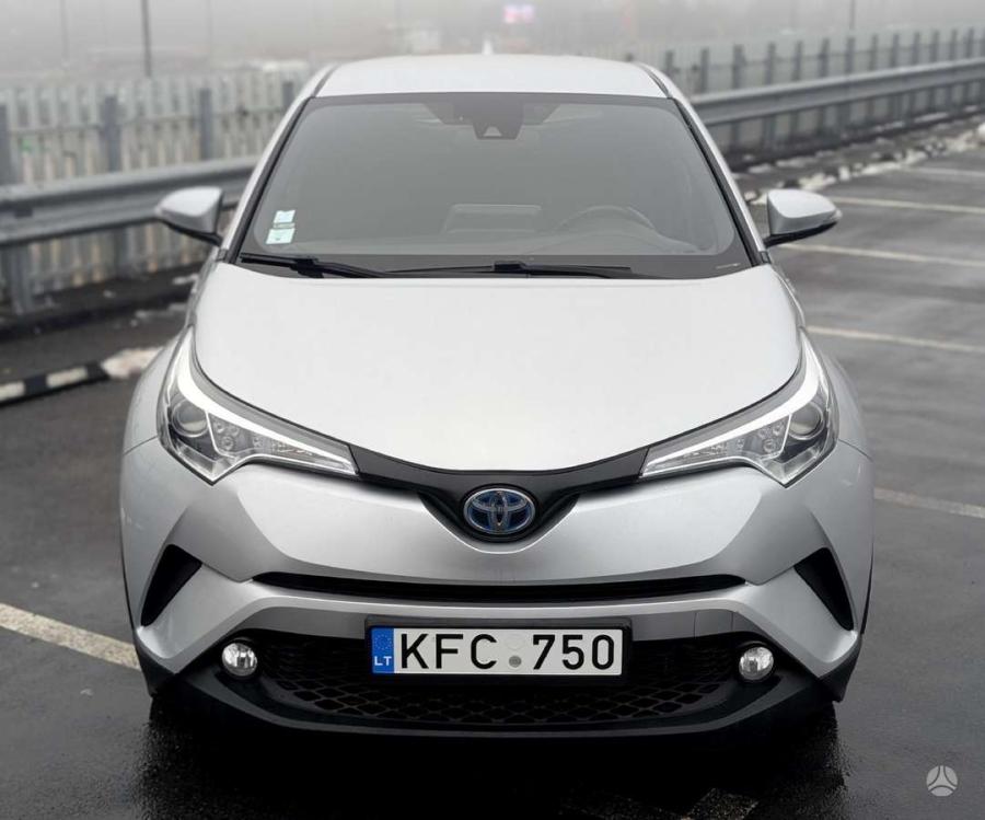 Pelēks Toyota C-HR 2019 Viļņa, ar dzinēja tilpumu 1.80 L un nobraukumu 143 tūkst. km par 16300 €, foto 3 vietnē AUTOMOTO.COM.LV