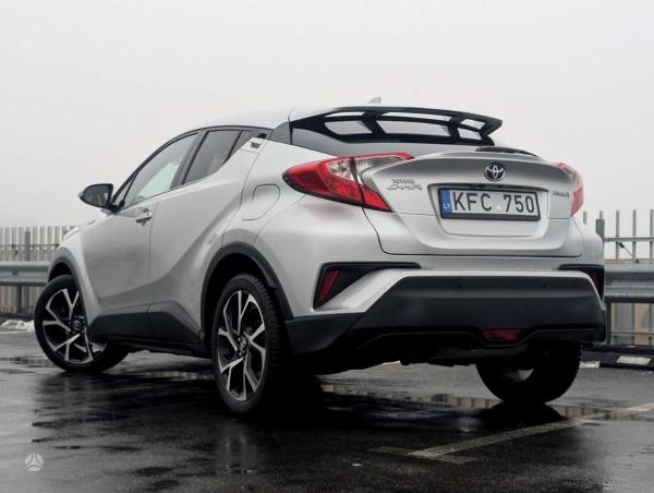 Grey Toyota C-HR 2019 in Vilnius, with an engine capacity of 1.80 L and mileage of 143 thousand km for 16300 €, photo 9 on AUTOMOTO.COM.LV