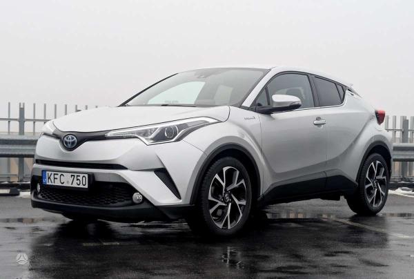 Grey Toyota C-HR 2019 in Vilnius, with an engine capacity of 1.80 L and mileage of 143 thousand km for 16600 €, photo 2 on AUTOMOTO.COM.LV