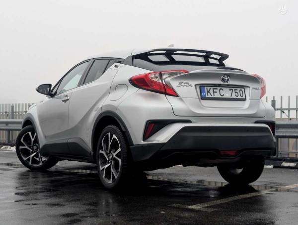 Grey Toyota C-HR 2019 in Vilnius, with an engine capacity of 1.80 L and mileage of 143 thousand km for 16600 €, photo 9 on AUTOMOTO.COM.LV