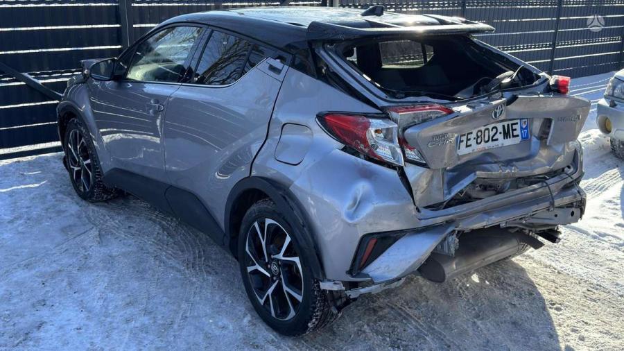 Серый Тойота C-HR 2019 в Ионава, объемом двигателя 1.80 л и пробегом 107 тыс. км за 7950 €, фото 7 на AUTOMOTO.COM.LV