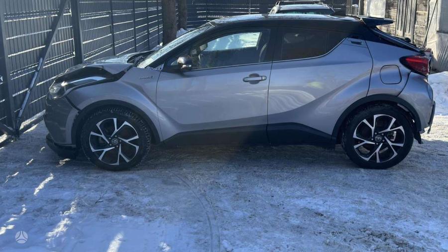 Серый Тойота C-HR 2019 в Ионава, объемом двигателя 1.80 л и пробегом 107 тыс. км за 7950 €, фото 8 на AUTOMOTO.COM.LV