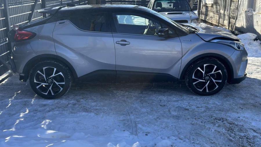 Серый Тойота C-HR 2019 в Ионава, объемом двигателя 1.80 л и пробегом 107 тыс. км за 7950 €, фото 12 на AUTOMOTO.COM.LV