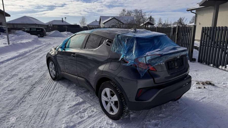 Grey Toyota C-HR 2019 in Kedainiai, with an engine capacity of 1.80 L and mileage of 99 thousand km for 8250 €, photo 6 on AUTOMOTO.COM.LV