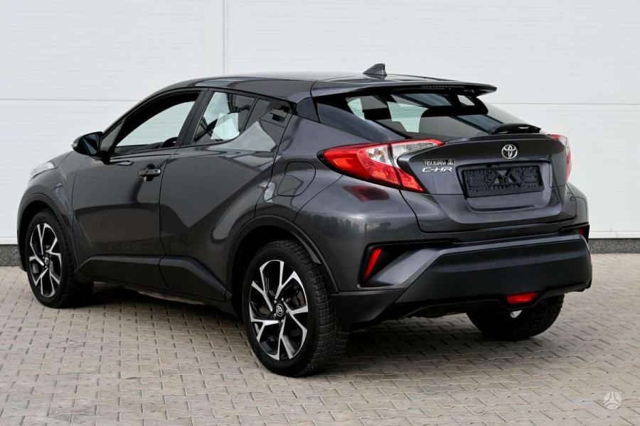 Серый Тойота C-HR 2019 в Кретинга, объемом двигателя 1.99 л и пробегом 119 тыс. км за 14999 €, фото 10 на AUTOMOTO.COM.LV