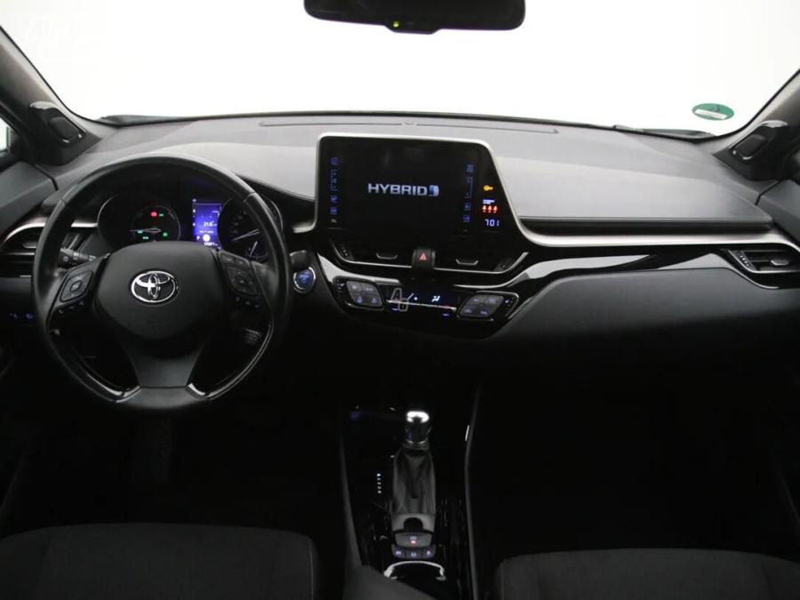 Grey Toyota C-HR 2019 in Vilnius, with an engine capacity of 1.80 L and mileage of 179 thousand km for 16799 €, photo 3 on AUTOMOTO.COM.LV