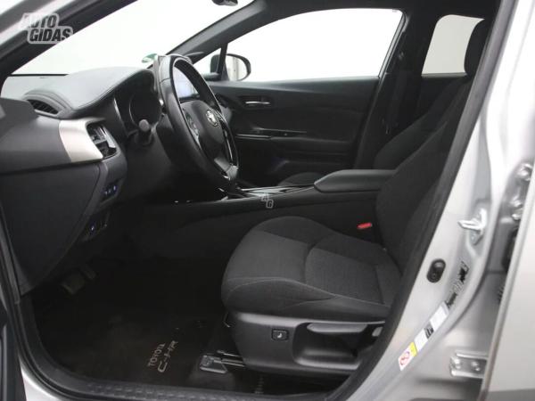 Grey Toyota C-HR 2019 in Vilnius, with an engine capacity of 1.80 L and mileage of 179 thousand km for 16799 €, photo 4 on AUTOMOTO.COM.LV