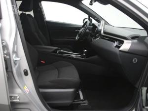 Grey Toyota C-HR 2019 in Vilnius, with an engine capacity of 1.80 L and mileage of 179 thousand km for 16799 €, photo 15 on AUTOMOTO.COM.LV
