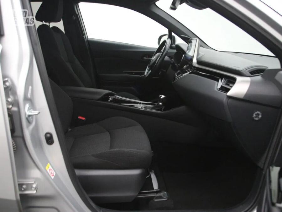 Grey Toyota C-HR 2019 in Vilnius, with an engine capacity of 1.80 L and mileage of 179 thousand km for 16799 €, photo 15 on AUTOMOTO.COM.LV
