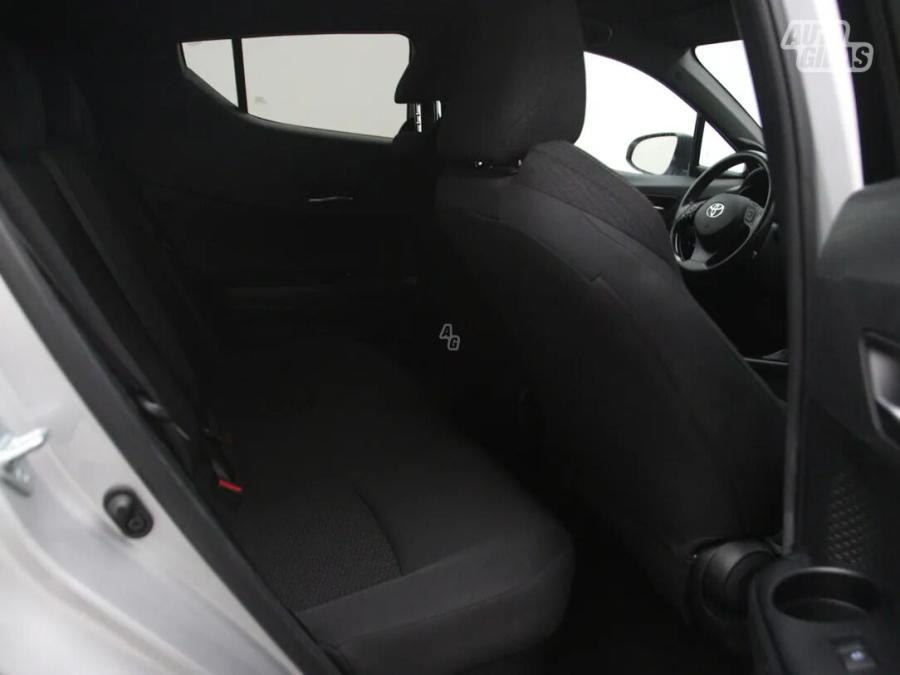 Grey Toyota C-HR 2019 in Vilnius, with an engine capacity of 1.80 L and mileage of 179 thousand km for 16799 €, photo 16 on AUTOMOTO.COM.LV
