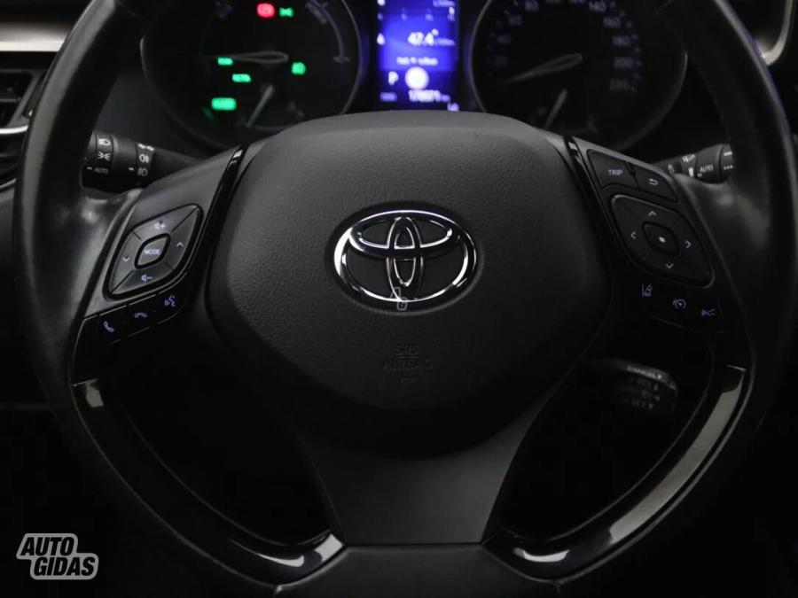 Grey Toyota C-HR 2019 in Vilnius, with an engine capacity of 1.80 L and mileage of 179 thousand km for 16799 €, photo 19 on AUTOMOTO.COM.LV