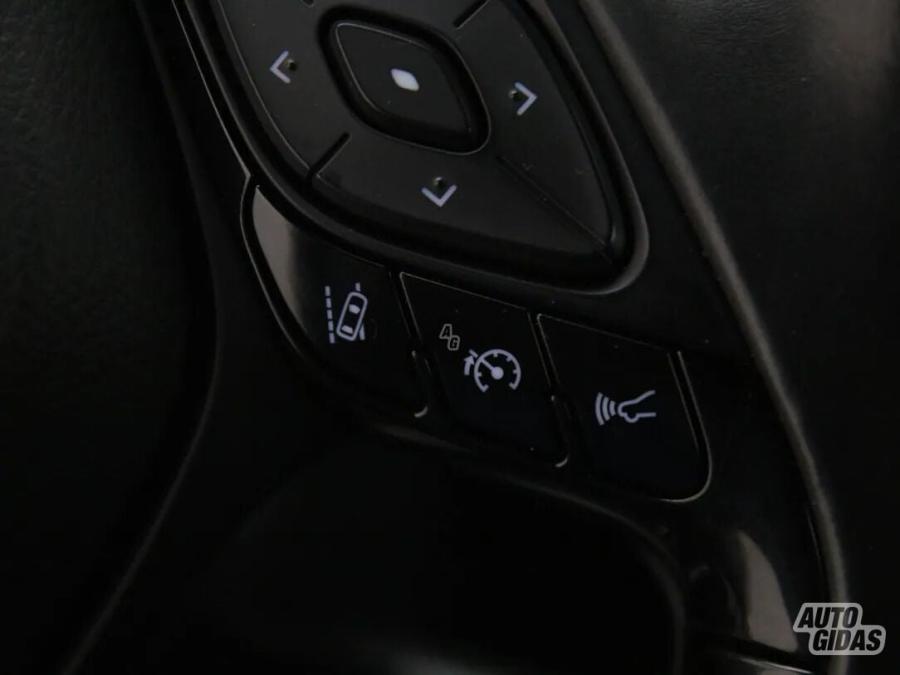 Grey Toyota C-HR 2019 in Vilnius, with an engine capacity of 1.80 L and mileage of 179 thousand km for 16799 €, photo 31 on AUTOMOTO.COM.LV