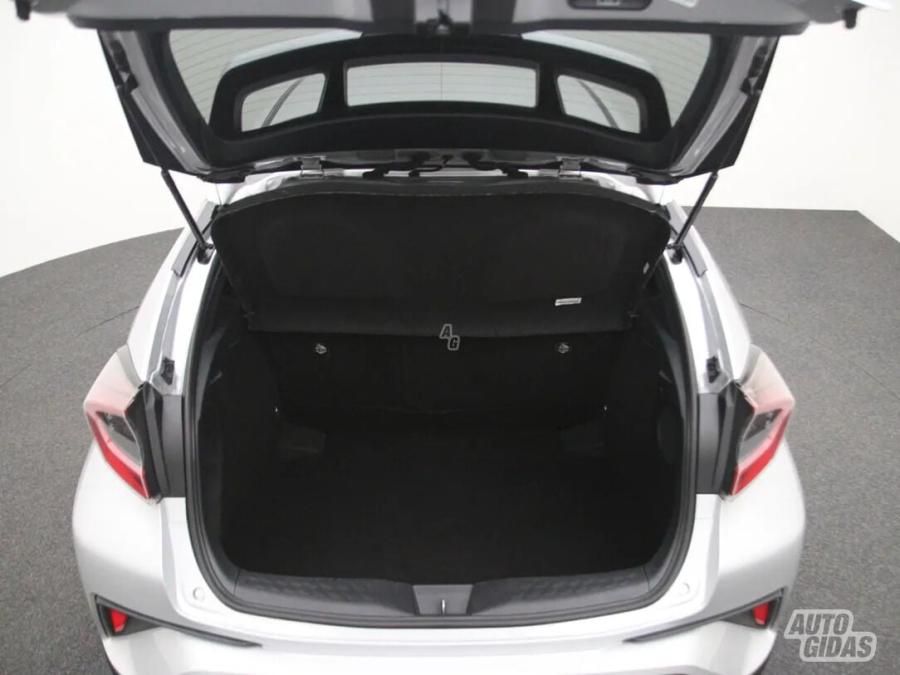 Grey Toyota C-HR 2019 in Vilnius, with an engine capacity of 1.80 L and mileage of 179 thousand km for 16799 €, photo 35 on AUTOMOTO.COM.LV
