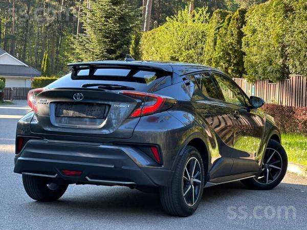 Grey Toyota C-HR 2019 in Riga, with an engine capacity of 1.80 L and mileage of 224 thousand km for 13450 €, photo 2 on AUTOMOTO.COM.LV