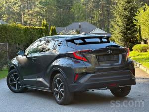 Pelēks Toyota C-HR 2019 Rīga, ar dzinēja tilpumu 1.80 L un nobraukumu 224 tūkst. km par 13450 €, foto 5 vietnē AUTOMOTO.COM.LV