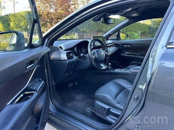 Grey Toyota C-HR 2019 in Riga, with an engine capacity of 1.80 L and mileage of 224 thousand km for 13450 €, photo 8 on AUTOMOTO.COM.LV