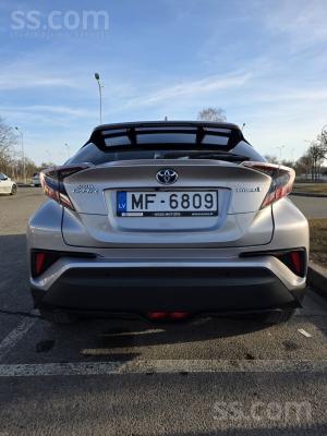 Pelēks Toyota C-HR 2019 Rīga, ar dzinēja tilpumu 1.80 L un nobraukumu 125 tūkst. km par 18500 €, foto  vietnē AUTOMOTO.COM.LV