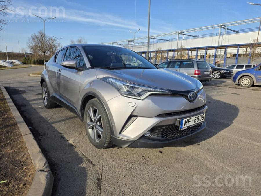 Pelēks Toyota C-HR 2019 Rīga, ar dzinēja tilpumu 1.80 L un nobraukumu 125 tūkst. km par 18500 €, foto 3 vietnē AUTOMOTO.COM.LV