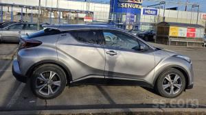Pelēks Toyota C-HR 2019 Rīga, ar dzinēja tilpumu 1.80 L un nobraukumu 125 tūkst. km par 18500 €, foto 4 vietnē AUTOMOTO.COM.LV