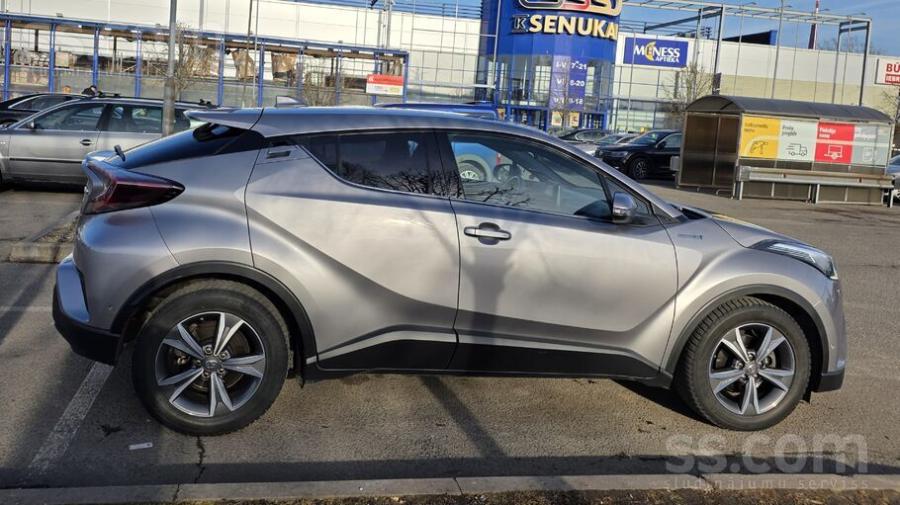 Pelēks Toyota C-HR 2019 Rīga, ar dzinēja tilpumu 1.80 L un nobraukumu 125 tūkst. km par 18500 €, foto 4 vietnē AUTOMOTO.COM.LV