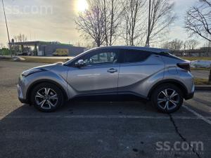 Pelēks Toyota C-HR 2019 Rīga, ar dzinēja tilpumu 1.80 L un nobraukumu 125 tūkst. km par 18500 €, foto 5 vietnē AUTOMOTO.COM.LV