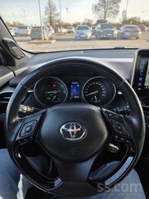 Pelēks Toyota C-HR 2019 Rīga, ar dzinēja tilpumu 1.80 L un nobraukumu 125 tūkst. km par 18500 €, foto 7 vietnē AUTOMOTO.COM.LV
