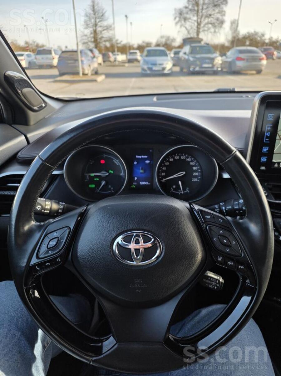 Pelēks Toyota C-HR 2019 Rīga, ar dzinēja tilpumu 1.80 L un nobraukumu 125 tūkst. km par 18500 €, foto 7 vietnē AUTOMOTO.COM.LV