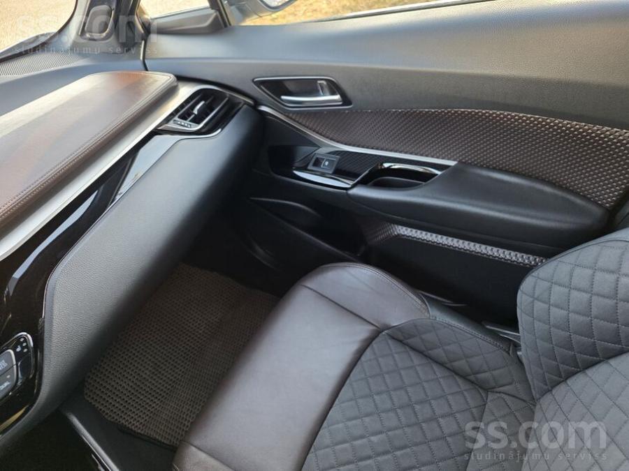 Pelēks Toyota C-HR 2019 Rīga, ar dzinēja tilpumu 1.80 L un nobraukumu 125 tūkst. km par 18500 €, foto 10 vietnē AUTOMOTO.COM.LV