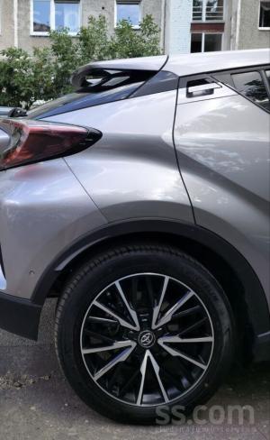 Pelēks Toyota C-HR 2019 Rīga, ar dzinēja tilpumu 1.80 L un nobraukumu 125 tūkst. km par 18500 €, foto 22 vietnē AUTOMOTO.COM.LV