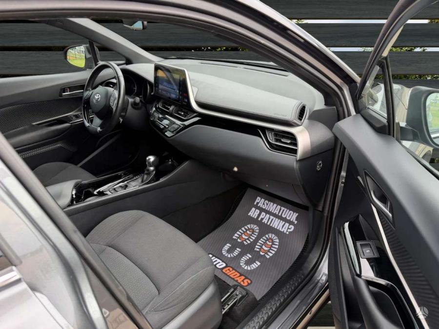 Серый Тойота C-HR 2019 в Каунас, объемом двигателя 1.80 л и пробегом 68 тыс. км за 13350 €, фото 29 на AUTOMOTO.COM.LV