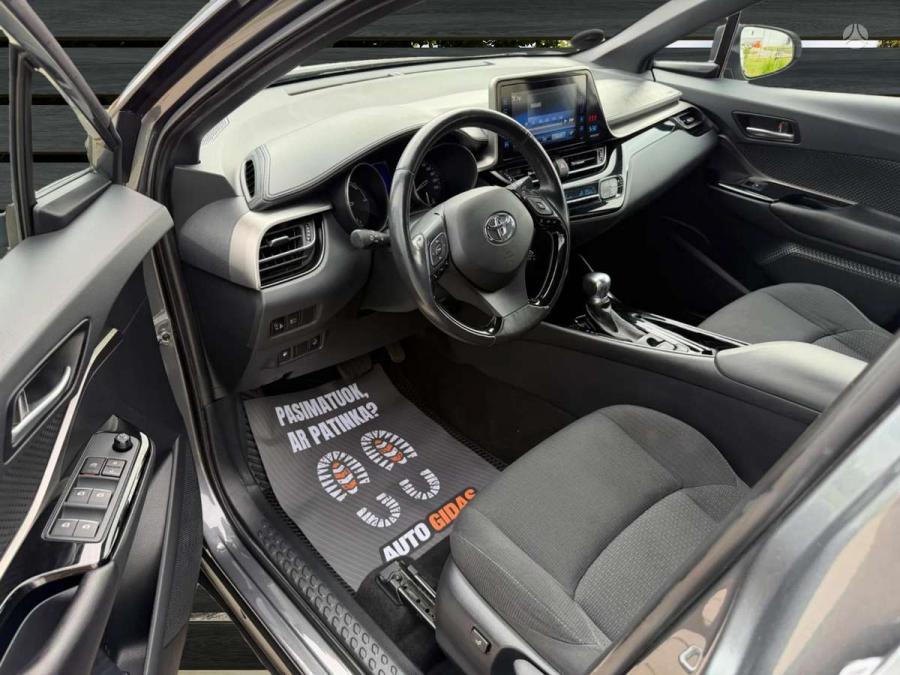 Серый Тойота C-HR 2019 в Каунас, объемом двигателя 1.80 л и пробегом 68 тыс. км за 13500 €, фото 11 на AUTOMOTO.COM.LV