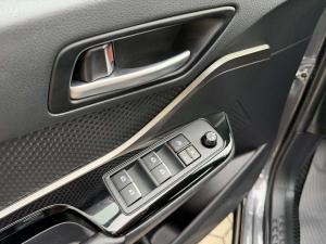 Серый Тойота C-HR 2019 в Каунас, объемом двигателя 1.80 л и пробегом 68 тыс. км за 13500 €, фото 12 на AUTOMOTO.COM.LV