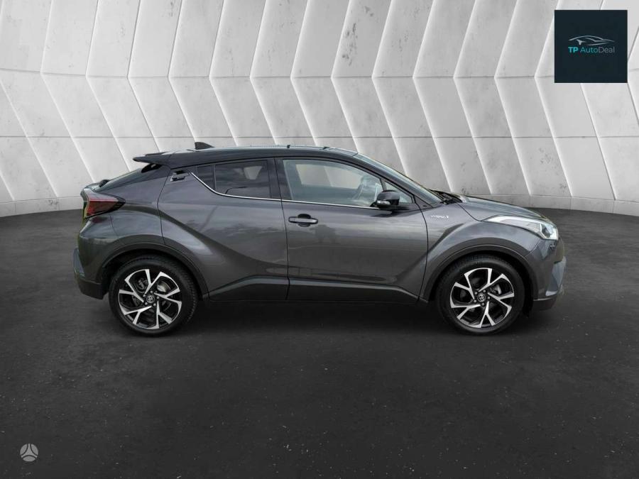 Серый Тойота C-HR 2019 в Каунас, объемом двигателя 1.80 л и пробегом 68 тыс. км за 13250 €, фото 4 на AUTOMOTO.COM.LV