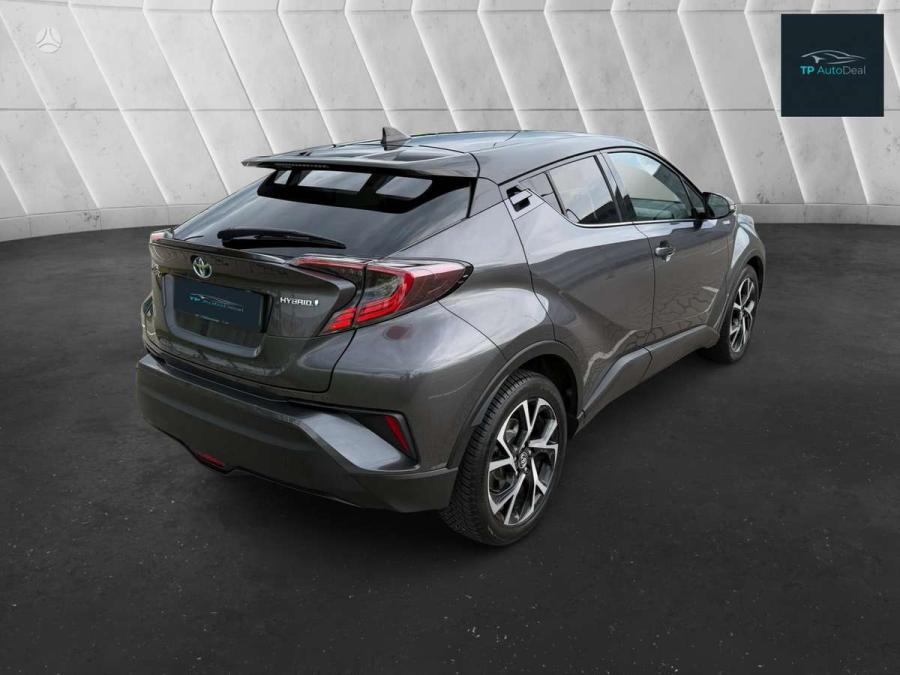 Серый Тойота C-HR 2019 в Каунас, объемом двигателя 1.80 л и пробегом 68 тыс. км за 13250 €, фото 5 на AUTOMOTO.COM.LV
