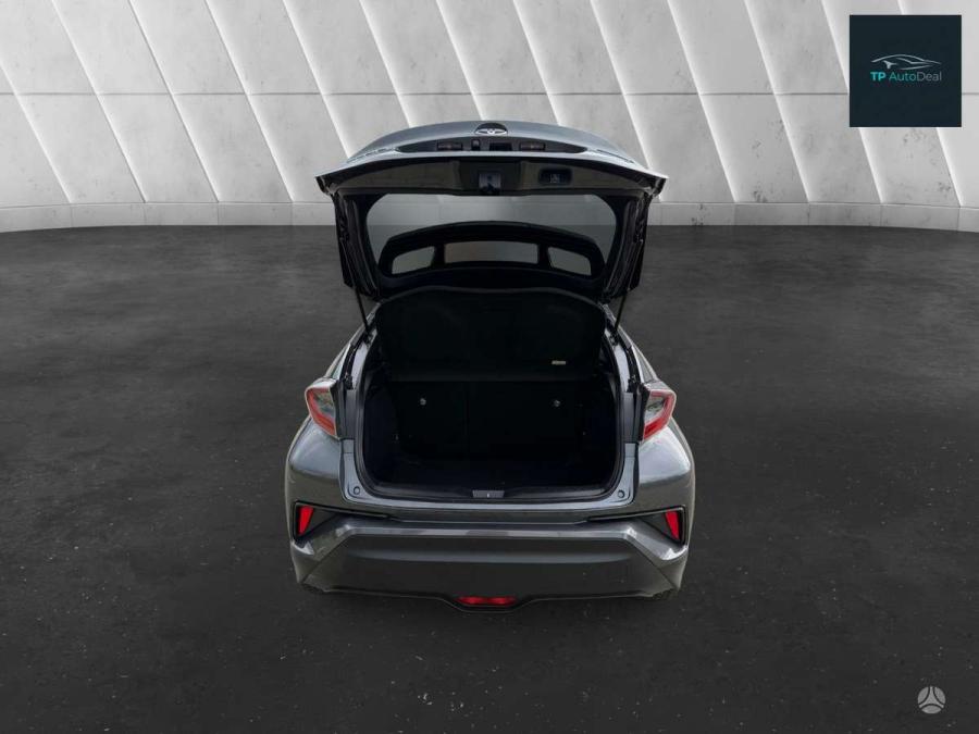 Серый Тойота C-HR 2019 в Каунас, объемом двигателя 1.80 л и пробегом 68 тыс. км за 13250 €, фото 31 на AUTOMOTO.COM.LV