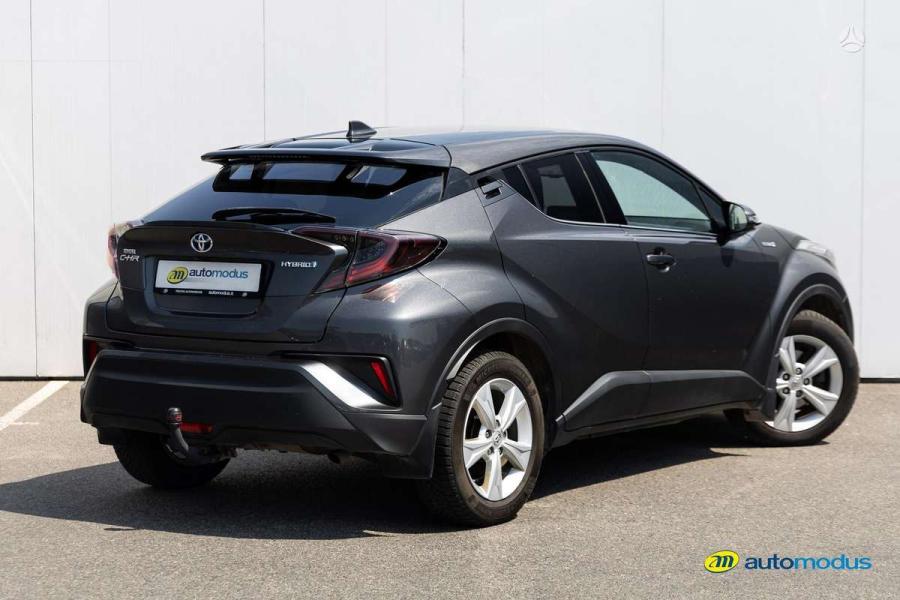 Grey Toyota C-HR 2019 in Vilnius, with an engine capacity of 1.80 L and mileage of 304 thousand km for 12880 €, photo 3 on AUTOMOTO.COM.LV
