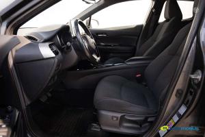 Grey Toyota C-HR 2019 in Vilnius, with an engine capacity of 1.80 L and mileage of 304 thousand km for 12880 €, photo 4 on AUTOMOTO.COM.LV