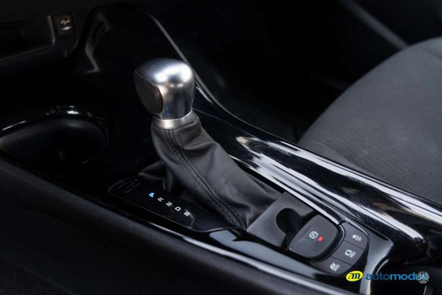 Grey Toyota C-HR 2019 in Vilnius, with an engine capacity of 1.80 L and mileage of 304 thousand km for 12880 €, photo 8 on AUTOMOTO.COM.LV