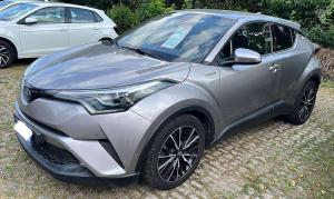 Серый Тойота C-HR 2019 в Вильнюс, объемом двигателя 1.80 л и пробегом 125 тыс. км за 17999 €, фото  на AUTOMOTO.COM.LV