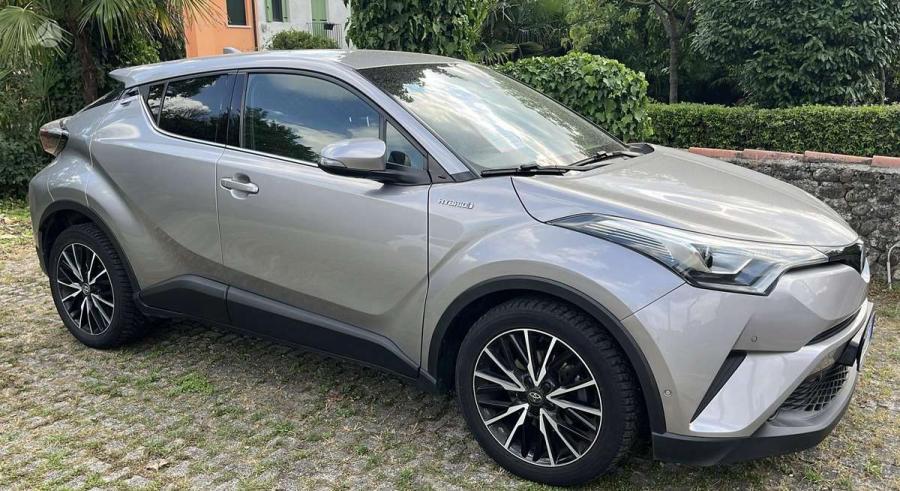 Pelēks Toyota C-HR 2019 Viļņa, ar dzinēja tilpumu 1.80 L un nobraukumu 125 tūkst. km par 17999 €, foto 3 vietnē AUTOMOTO.COM.LV
