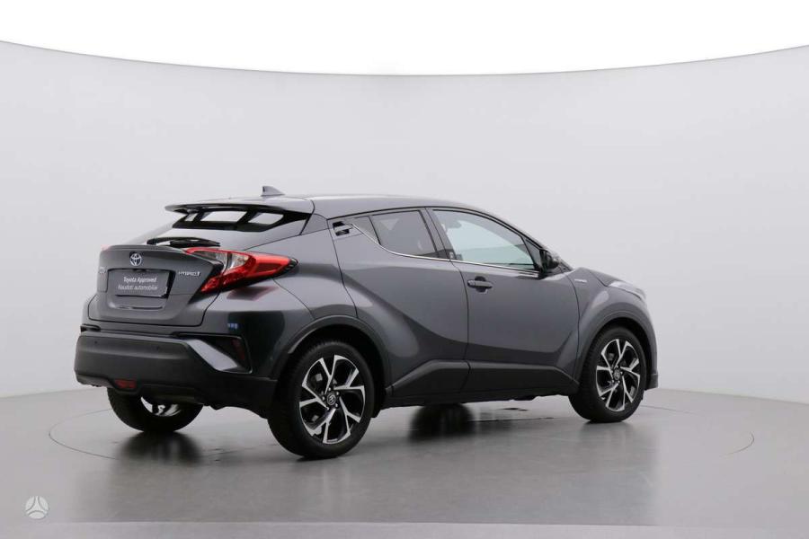 Grey Toyota C-HR 2019 in Vilnius, with an engine capacity of 1.80 L and mileage of 79 thousand km for 21900 €, photo 4 on AUTOMOTO.COM.LV