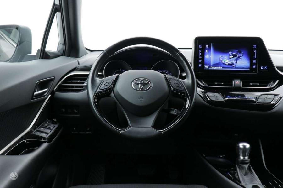 Grey Toyota C-HR 2019 in Vilnius, with an engine capacity of 1.80 L and mileage of 79 thousand km for 21900 €, photo 9 on AUTOMOTO.COM.LV