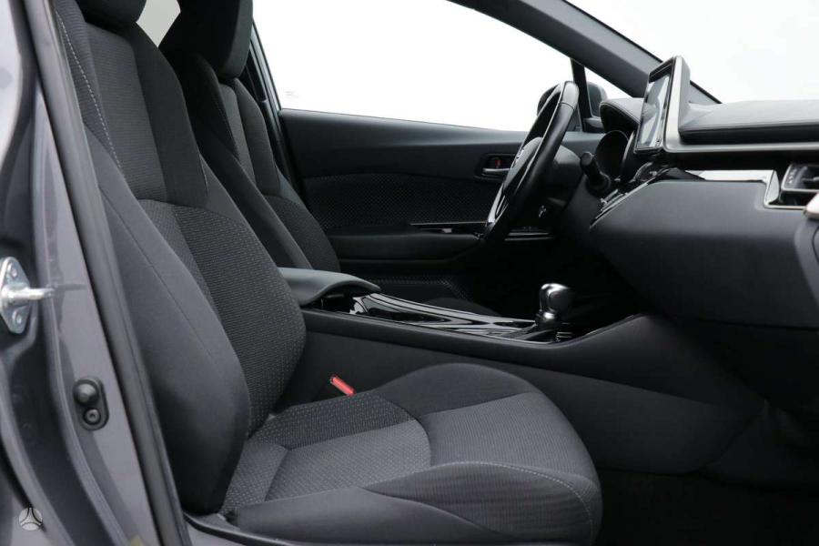 Grey Toyota C-HR 2019 in Vilnius, with an engine capacity of 1.80 L and mileage of 79 thousand km for 21900 €, photo 10 on AUTOMOTO.COM.LV