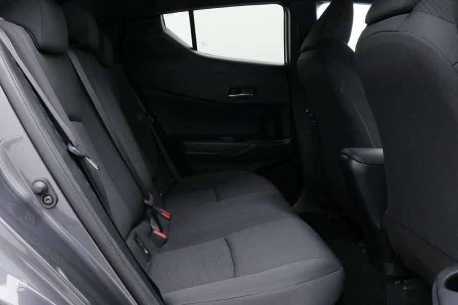 Grey Toyota C-HR 2019 in Vilnius, with an engine capacity of 1.80 L and mileage of 79 thousand km for 21900 €, photo 11 on AUTOMOTO.COM.LV